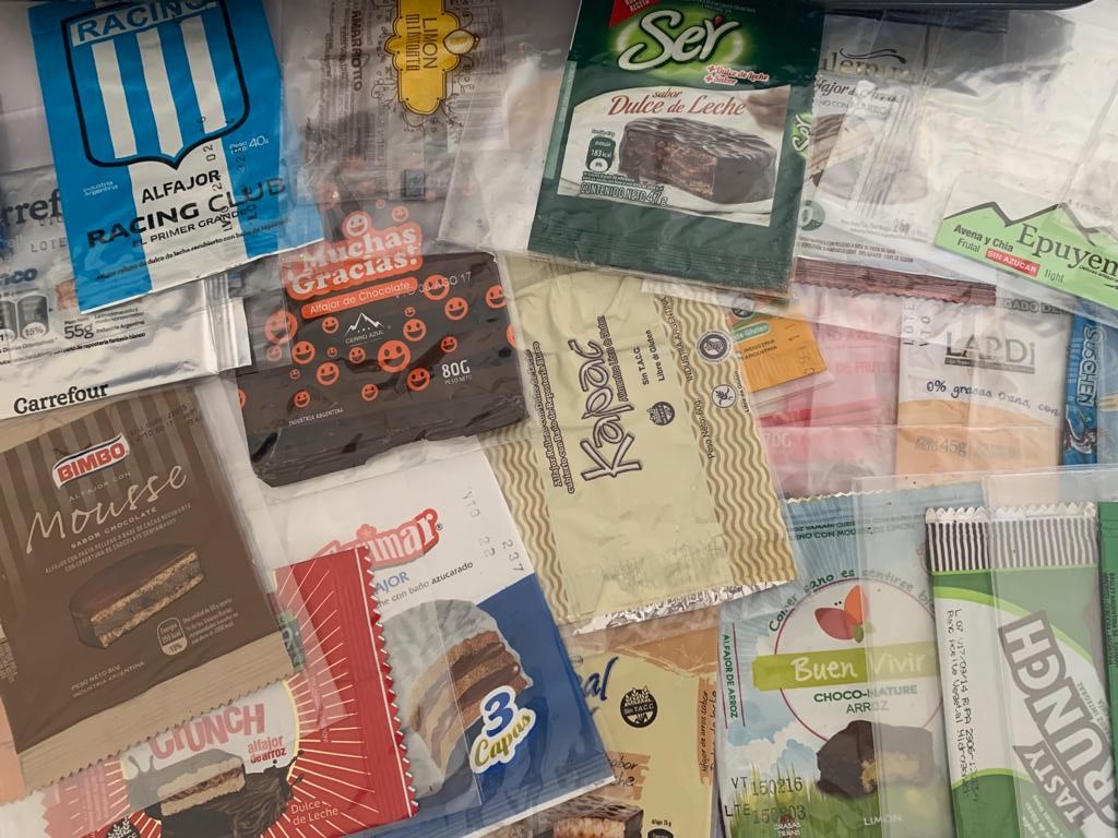 Lucas, el joven que colecciona envoltorios de alfajores como hobby ...